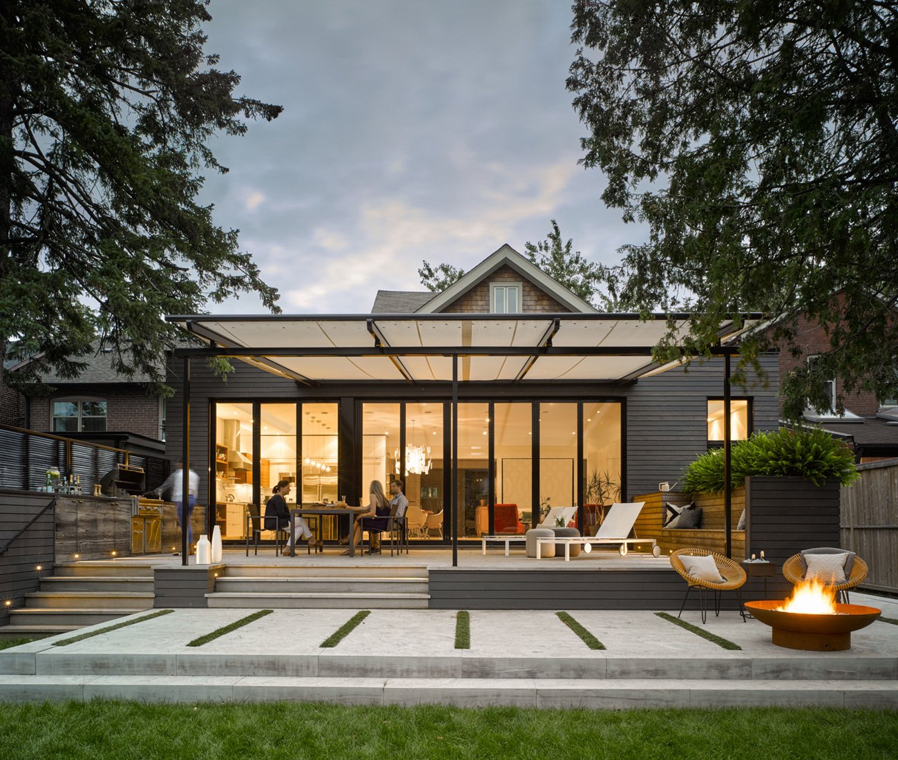 A backyard patio with cascading levels | Designlines Magazine