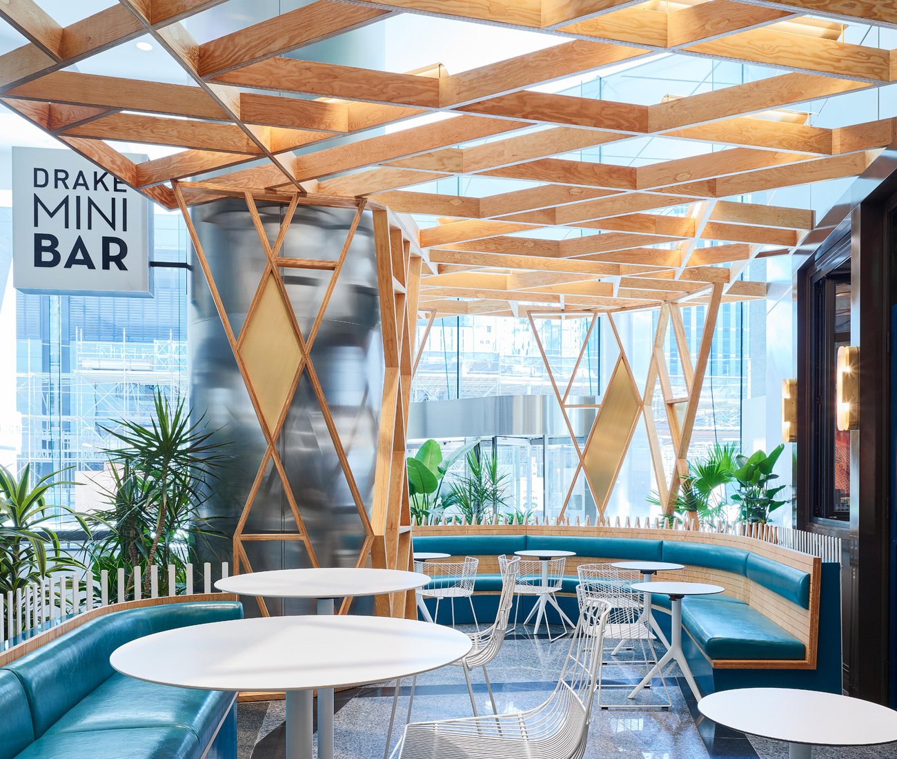 The Drake Mini Bar: A Financial District Oasis | Designlines Magazine