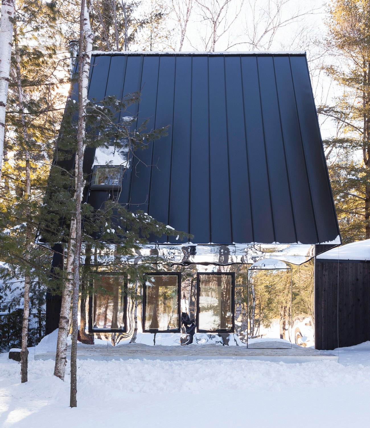 UUfie Architects Design a Japanese House on the Lake | Designlines Magazine