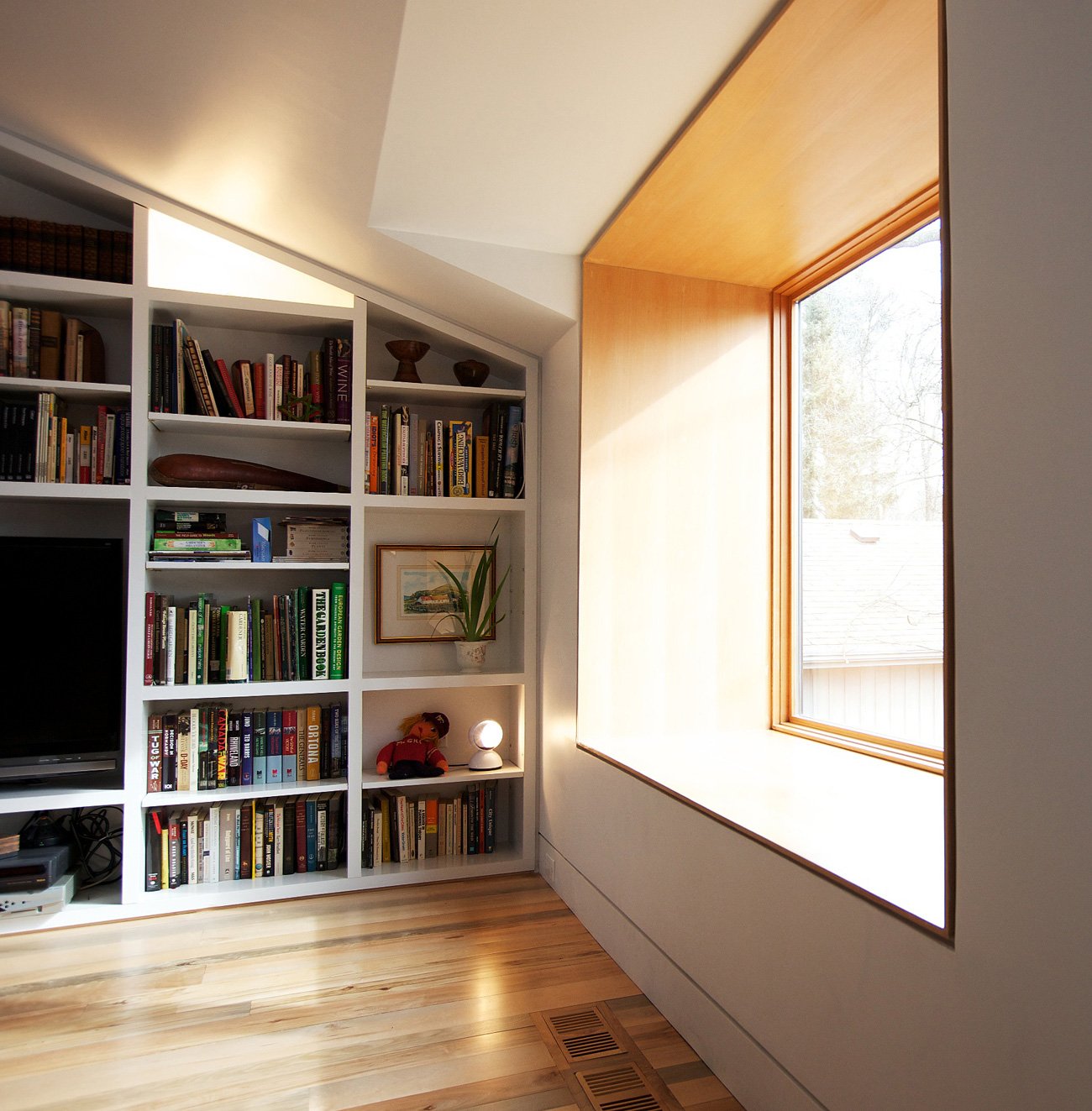 The Practice of Everyday Design Crafts a Cabin-like Addition ...