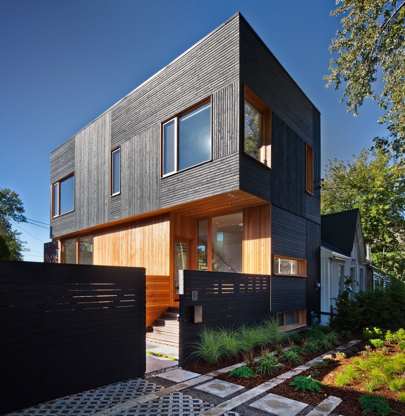 5 Majestic Houses Wrapped in Black Wood Siding | Designlines