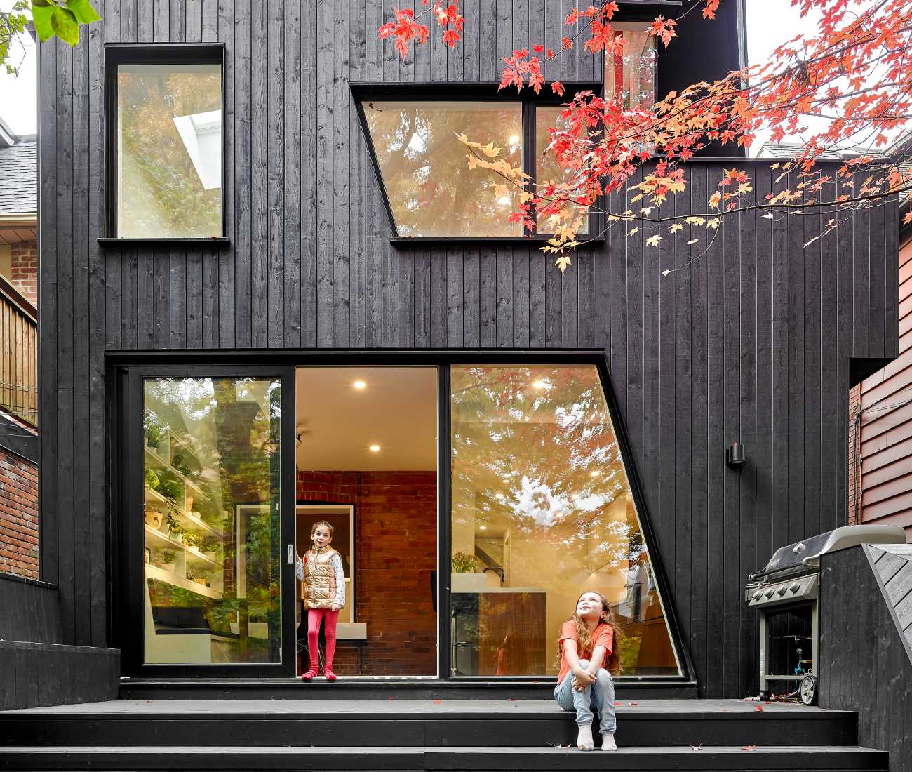 5 Majestic Houses Wrapped in Black Wood Siding | Designlines