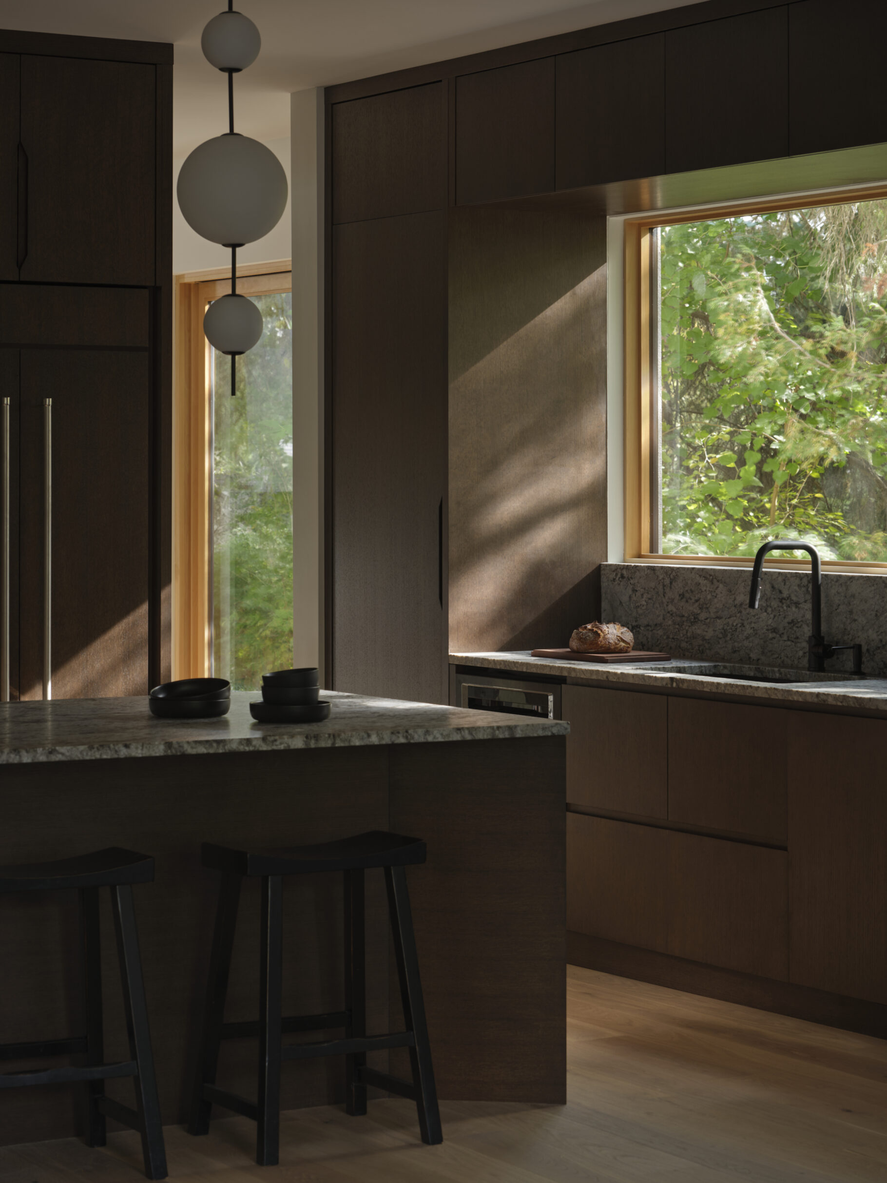 Crossroads House: A Light-Filled Home That Breaks the Mold ...