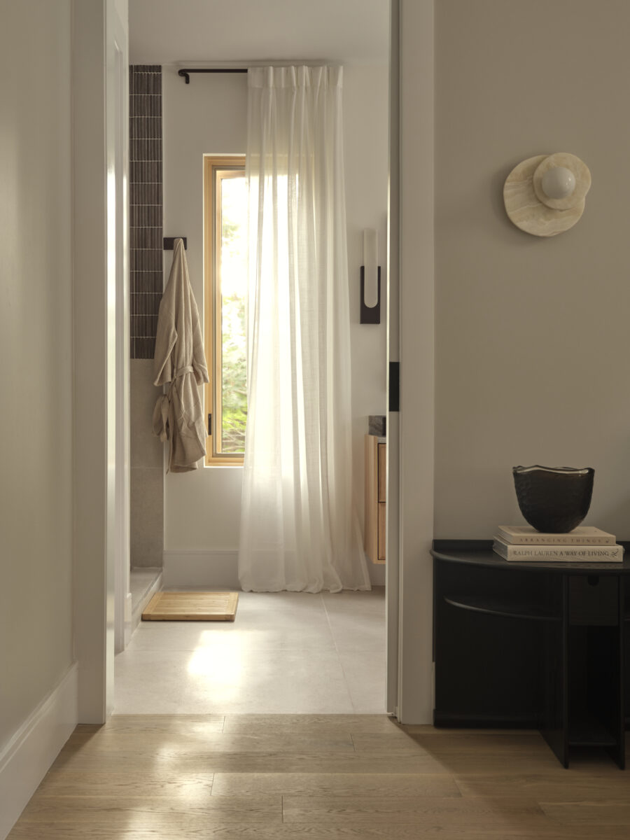 Crossroads House: A Light-Filled Home That Breaks the Mold ...